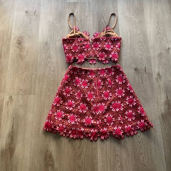 Elliatt | Skirts | Elliatt Helia Pink Floral Guipure Lace Mini Skirt ...